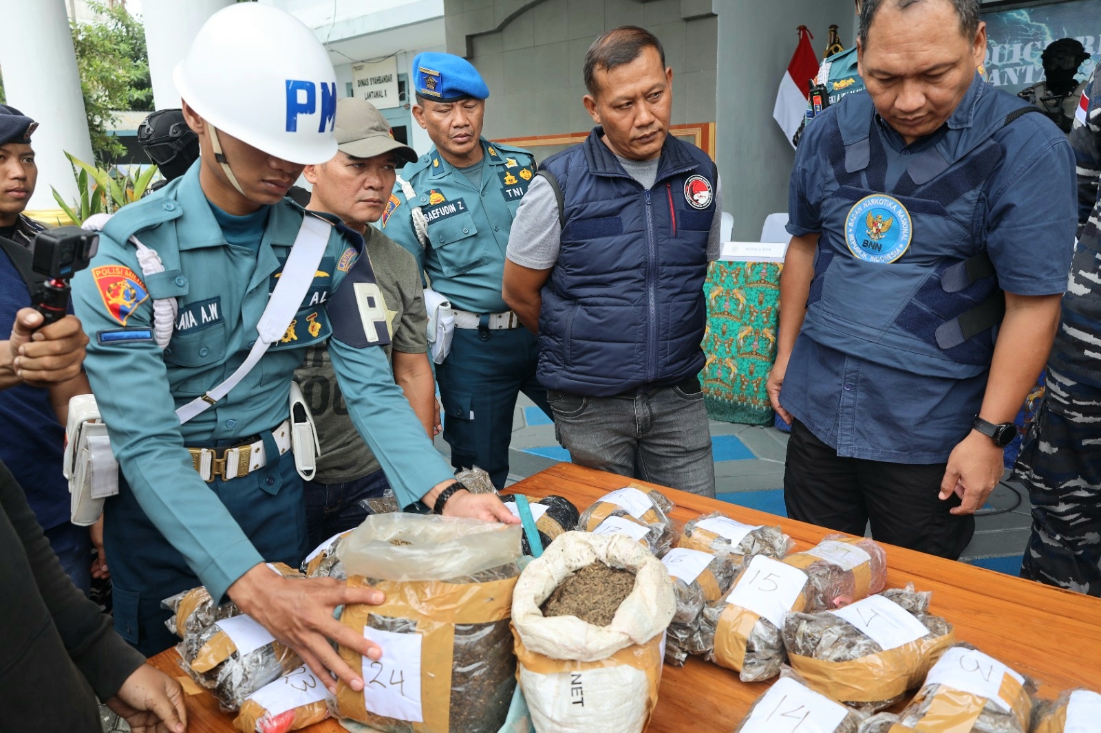 Buru Longboat, TNI AL Temukan Ganja 13 Kg di Tengah Laut - PapuaSatu.com